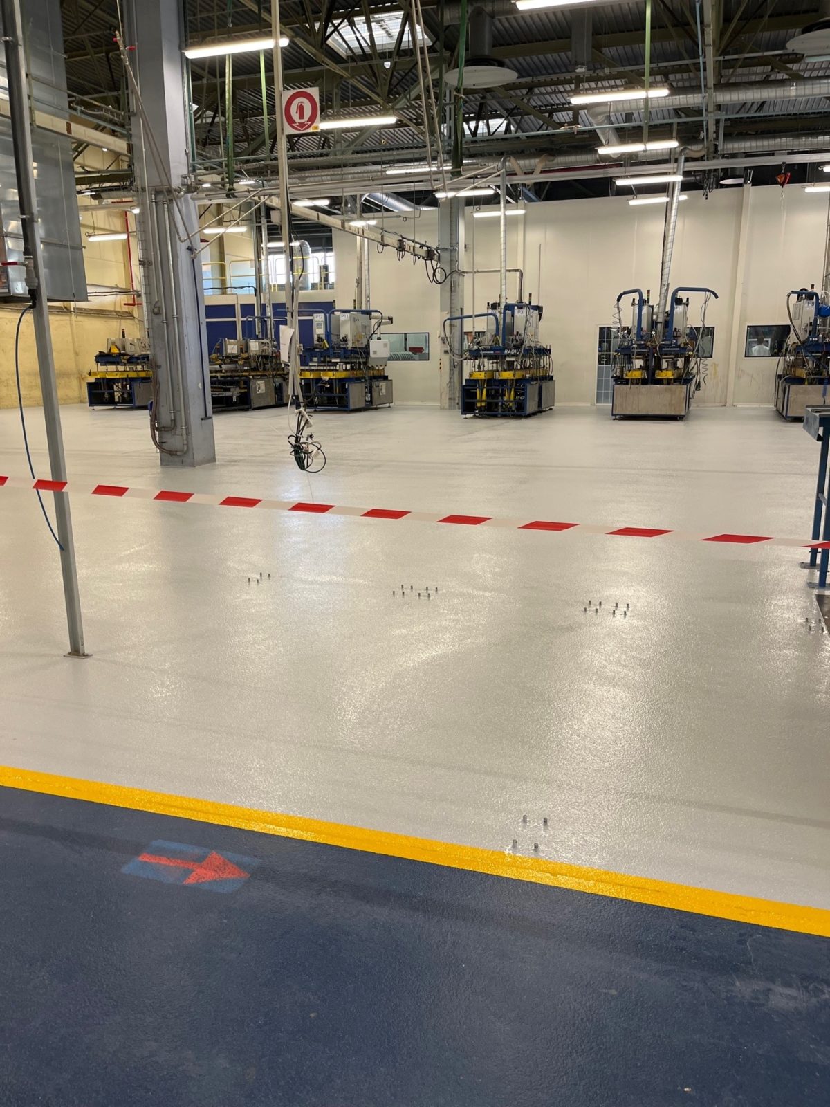 Sol résine époxy - Client aéronautique - RESINEM - Spécialiste dans les ...